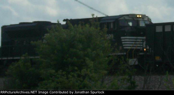 NS 1020, short hood view